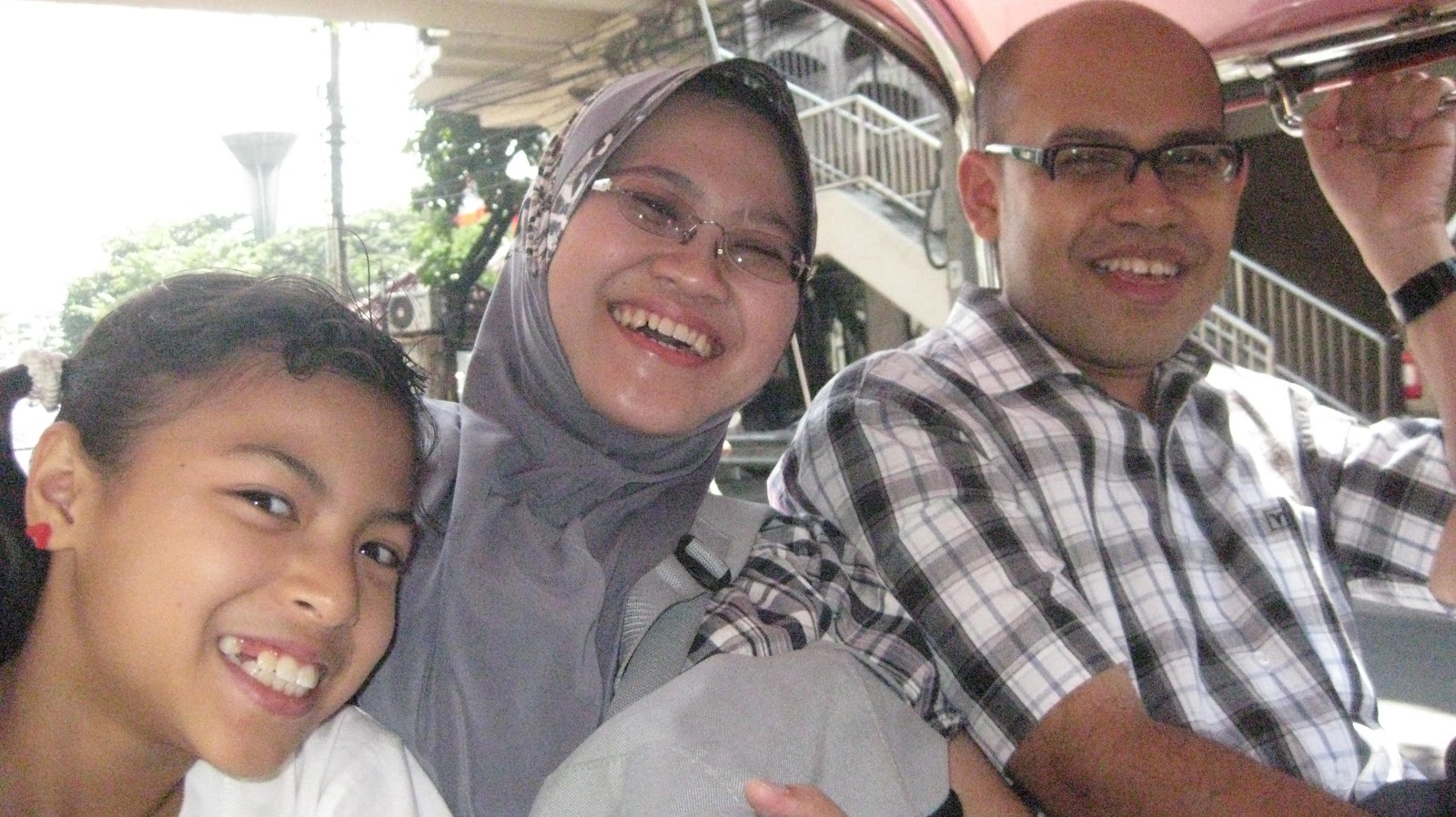SINCERELY ME...: SAWADEE KAP....THAILAND